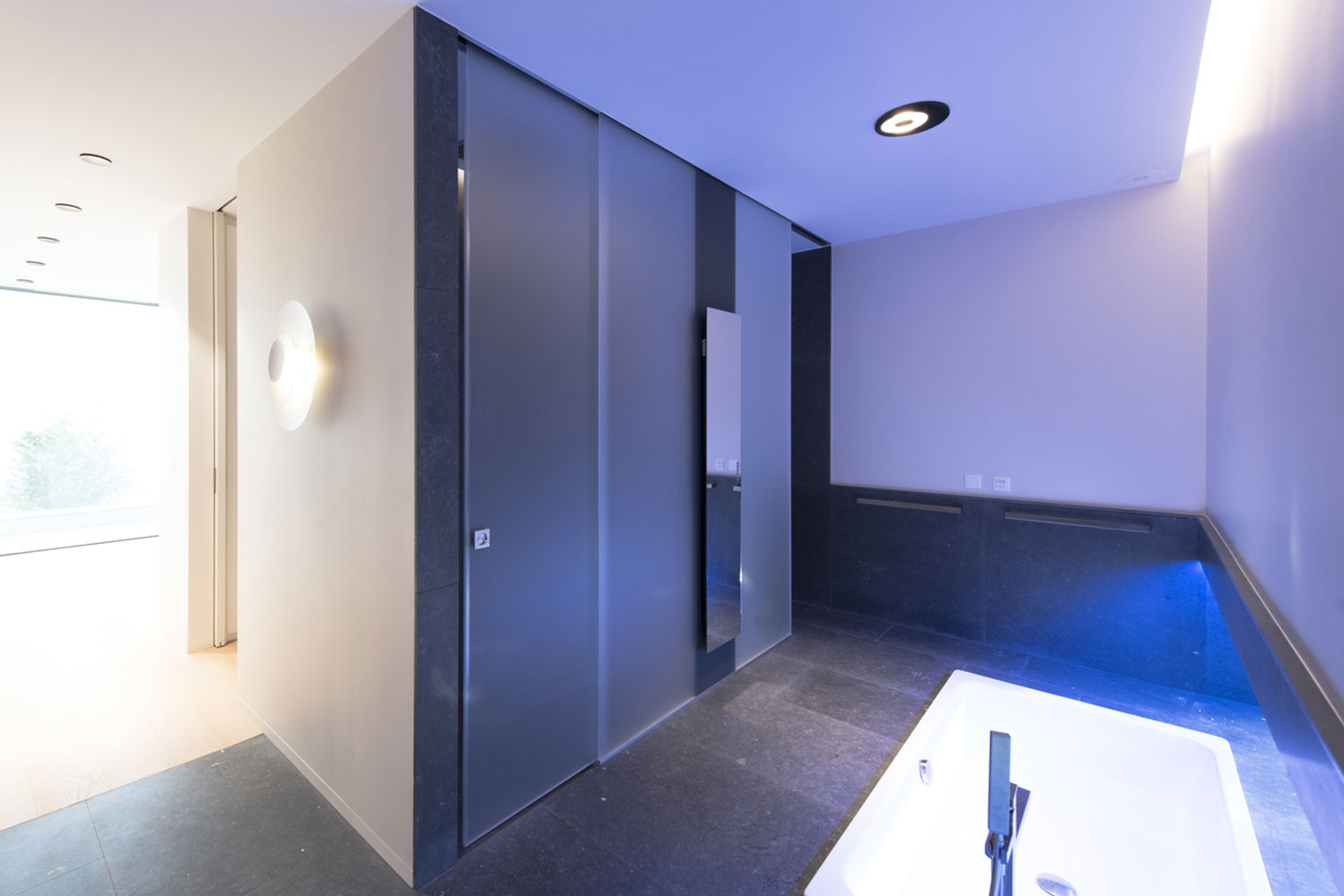 The touchscreen mirror radiator. | BeSpace Group