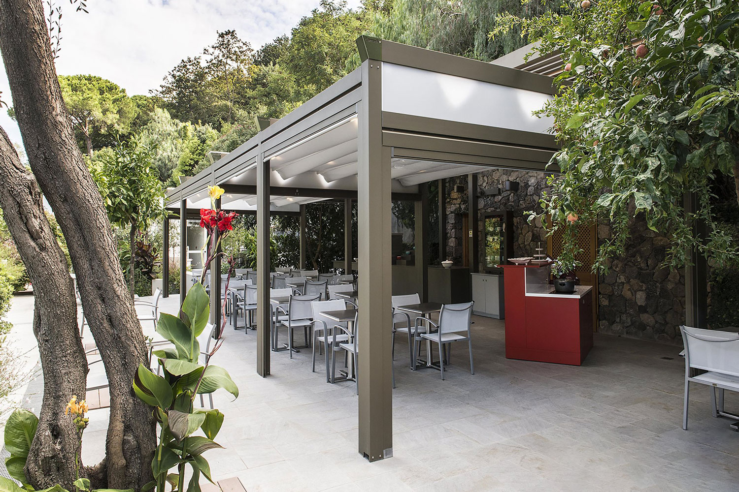 Pergotenda Corradi in a Hotel in Ischia. | BeSpace Group